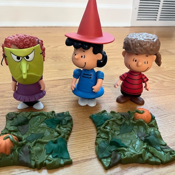 Peanuts | Holiday | Peanuts Halloween Figurines Set | Poshmark